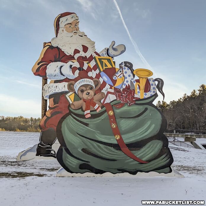 Visiting the Tallest Santa in Pennsylvania