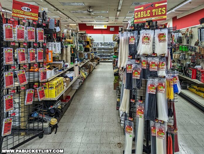 Exploring Hoke-E-Geez Antique Store in Bedford - PA Bucket List