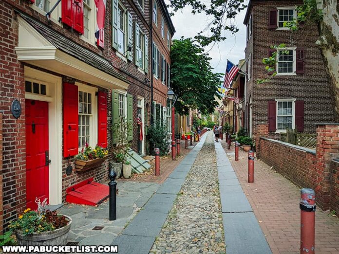 Exploring Elfreth's Alley in Philadelphia - PA Bucket List
