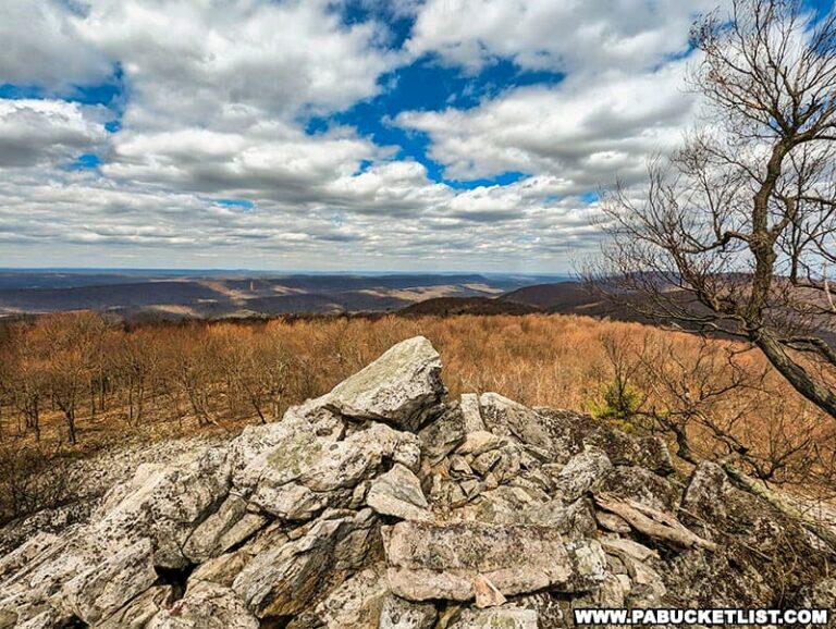 Hiking to the Throne Room Along the Standing Stone Trail