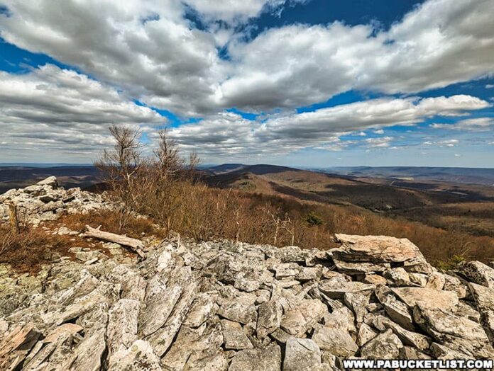 Hiking to the Throne Room Along the Standing Stone Trail
