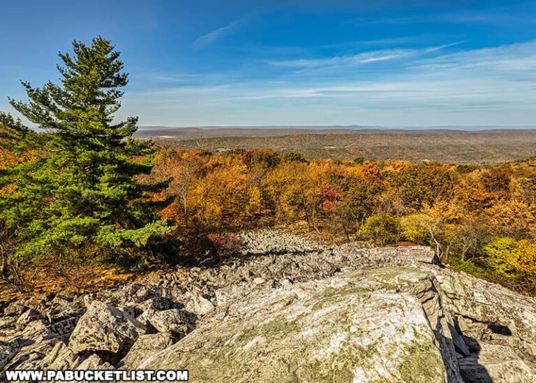 Hiking to the Throne Room Along the Standing Stone Trail