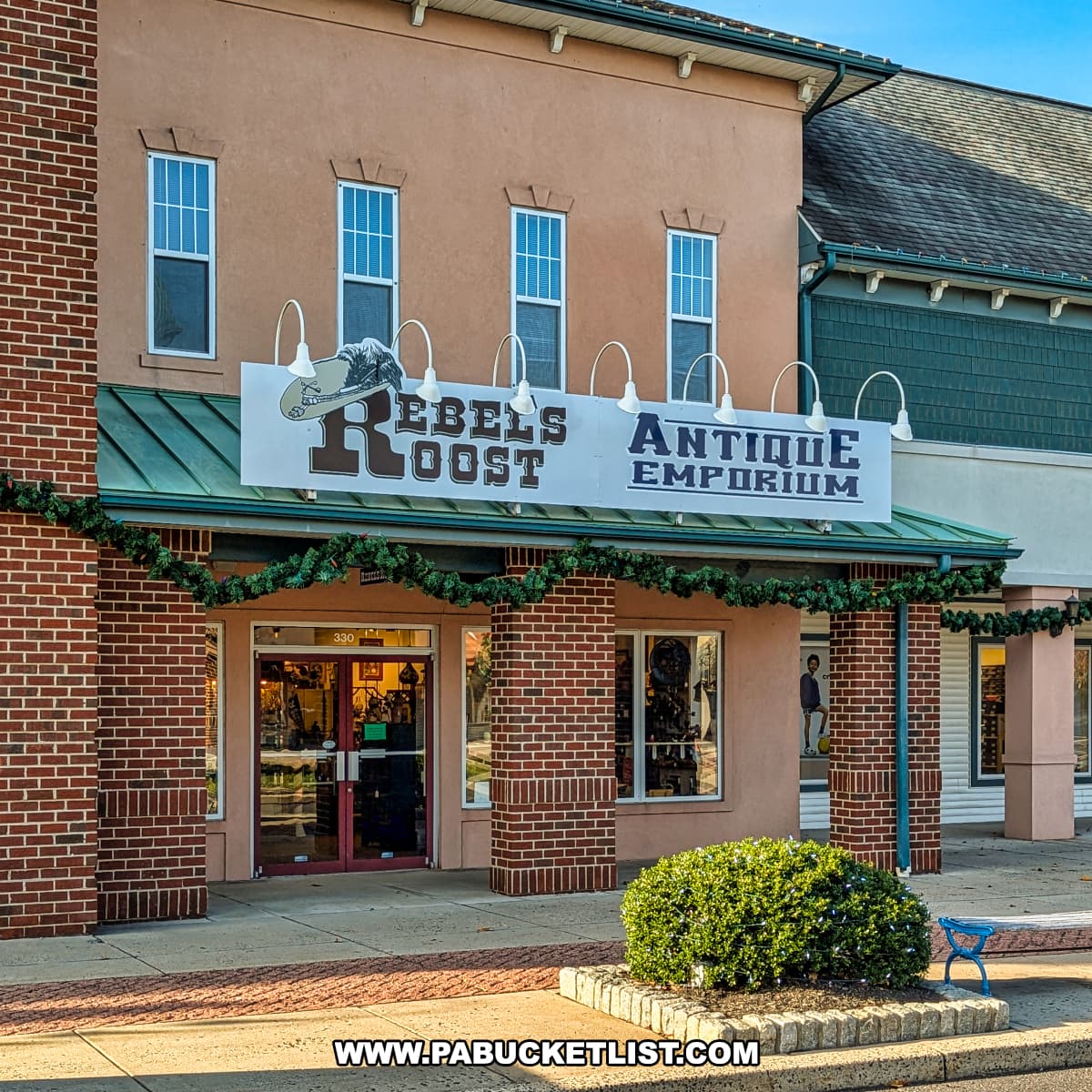 Exploring Rebel's Roost Antique Emporium in Gettysburg - PA Bucket List